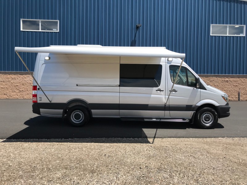 First Priority Emergency Vehicles: Vehicle Conversions: Mobile Command ...